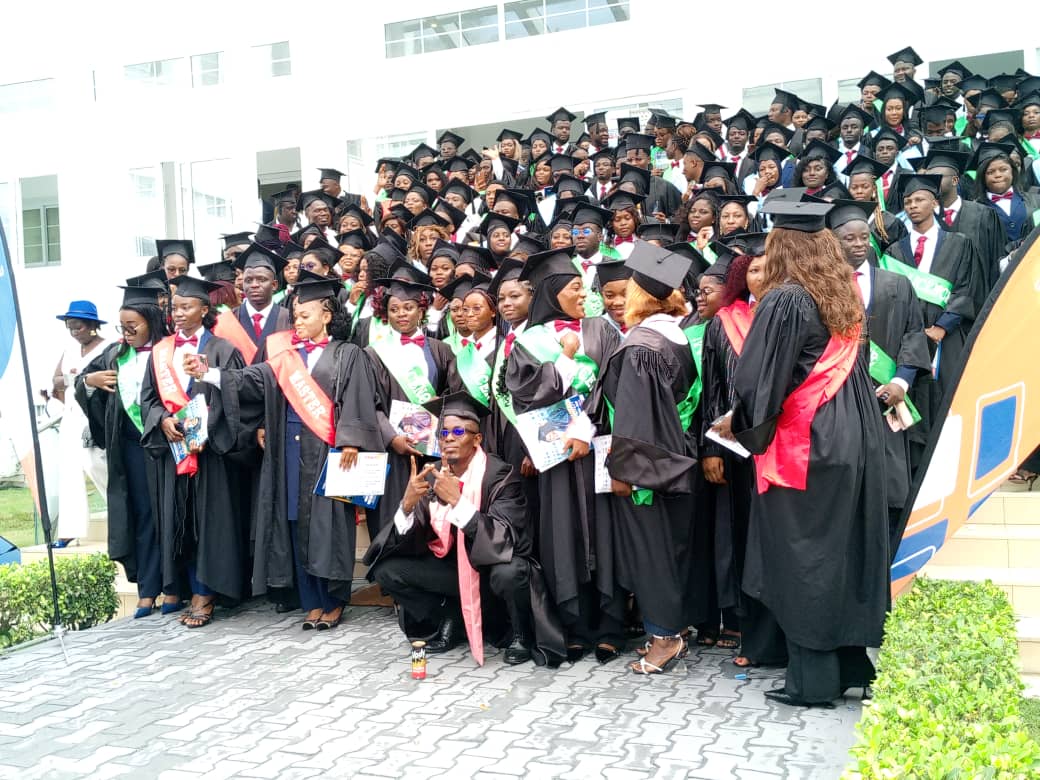 ESGIS : 1033 nouveaux étudiants en licence et master gradués - TOGO REGARD